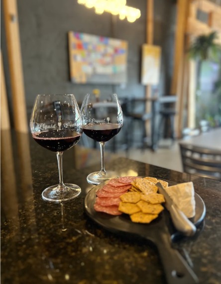 Liquid Lounge | Travel Southern Oregon