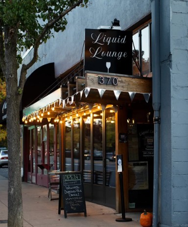Liquid Lounge | Travel Southern Oregon